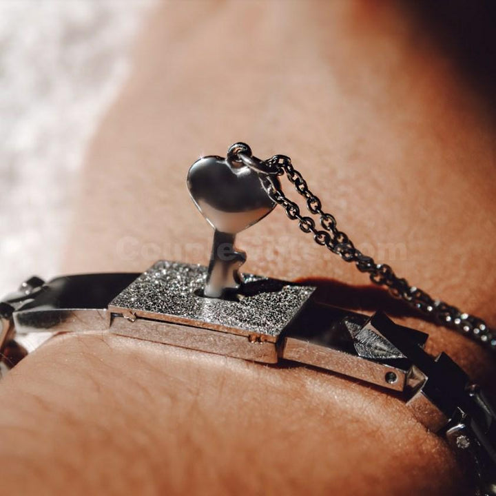 Key necklace and lock bracelet couple store